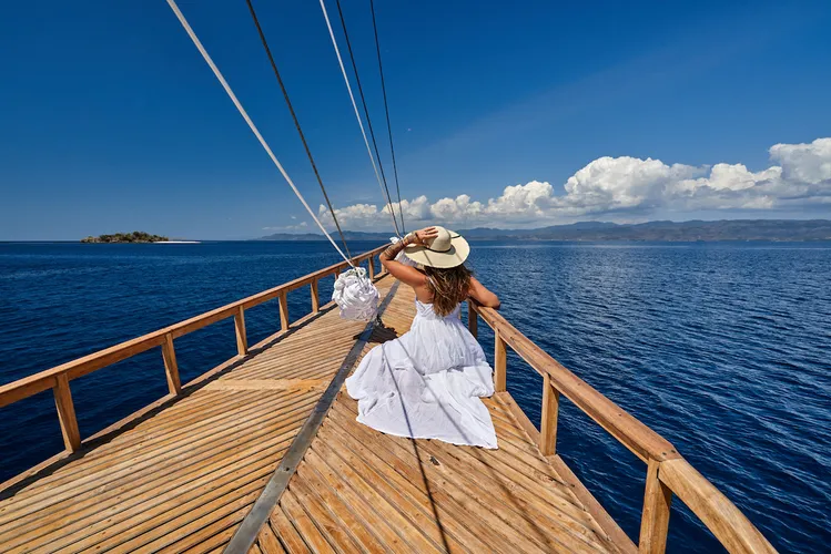 ORACLE yacht for charter (35m,)